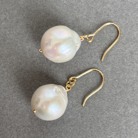 ︎いびつが可愛い大きな淡水パール14kgfピアス ︎（13mm×12mm）【少し訳ありなパールさん】 ピアス（フック・チェーン） KODAI9U 通販 18903794｜Creema(クリーマ)