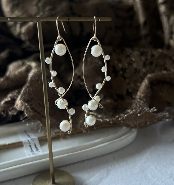 【特集掲載】【再販】ウェーブピアス／イヤリング【淡水パール】14kgf 6月誕生石 フォーマル ピアス（フック・チェーン） makila 通販 18908893｜Creema(クリーマ)