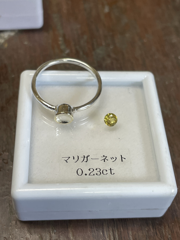 マリ ガーネット ラウンドカット 0.23ct K18ミル打ち留め シルバーSV925リング 指輪・リング The.M 通販 18929424｜Creema(クリーマ)