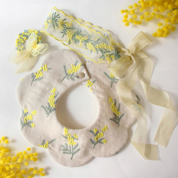 【creema限定 春の福袋】3点set レモンイエローのミモザ刺繍アクセサリー スタイ・よだれかけ KINENBI 通販 18933713｜Creema(クリーマ)