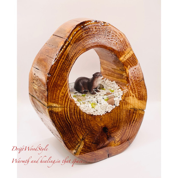 一つ限りの流木アート 川辺のコツメカワウソ ジオラマ 流木 フィギュア 置物 インテリア レジン カワウソ N11 立体・オブジェ DriftWoodStyle 通販 18939769 ...