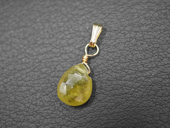 【ステンレス・14KGF】ペアシェイプカットグリーンガーネットの1粒ペンダントトップ 138 ペンダントトップ KAZEYA－かぜやー 通販 19012732｜Creema(クリーマ)