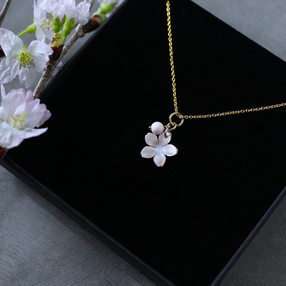 【Creema限定 ポイントアップ】＊桜モチーフのピンクシェルとクィーンコンクシェルの春らしいネックレス ネックレス・ペンダント mey 通販 19068021｜Creema(クリーマ)