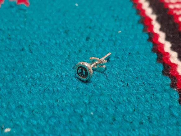 1つ1つ溶かした銀を叩いて作るハンドメイドSilverピアス ピアス（スタッド・一粒） mekstudio 通販 19083868 ...