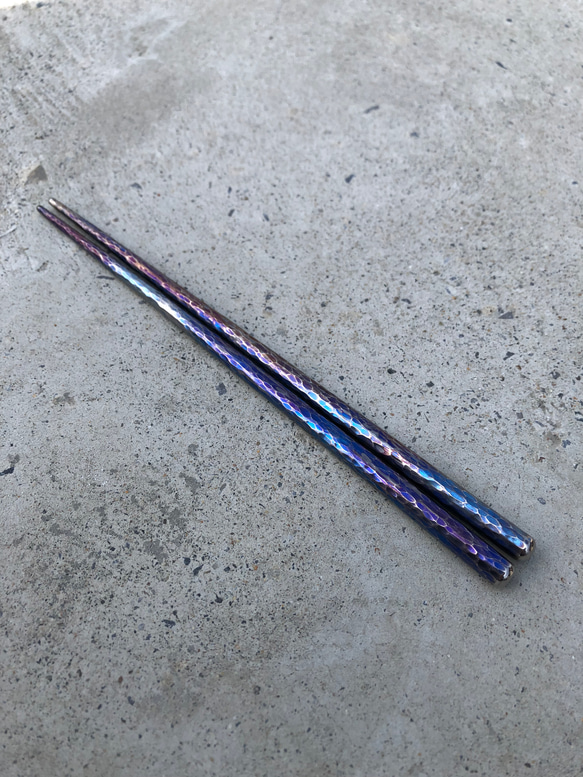 titanium chop sticks “bule rock” 太陽を浴びて光り輝く岩のお箸 お買い得品 箸・箸置き brass ...