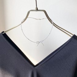 小さなリボンとシンプルビーズのチョーカーネックレス light gray チョーカー Ichi-ring（いちりん） 通販 19109135｜Creema(クリーマ)