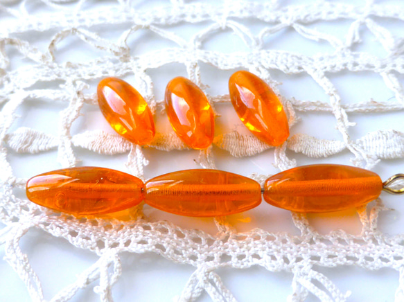 カプセル 少し薄いオレンジ チェコビーズCzech Glass Beads6個 ビーズ bunako 通販 19111390｜Creema(クリーマ)