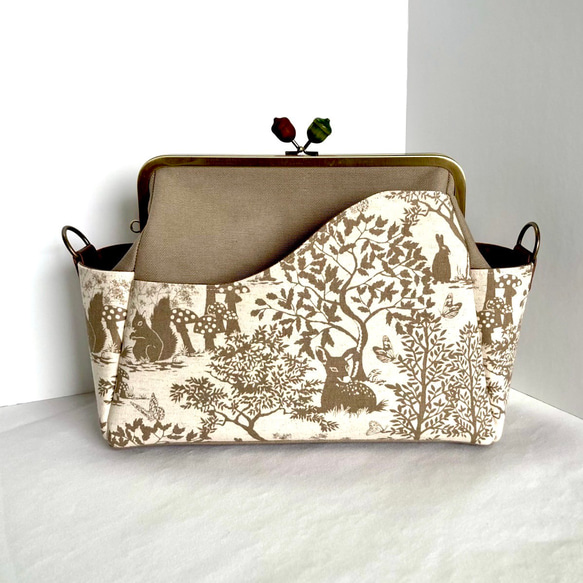 【受注製作】森の動物柄がま口ポケットショルダーバッグ ショルダーバッグ さんじのおやつ 通販 19133285｜Creema(クリーマ)
