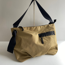 【Lサイズ】雨でも安心！撥水ナイロン＊ビッグサイズショルダー＊旅行にも！オプションにて名入れ ショルダーバッグ Yabo 通販 ...