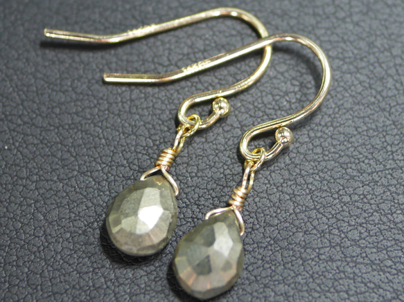 【14KGF】ペアシェイプカットパイライトの1粒ピアス 454 ピアス（フック・チェーン） KAZEYA－かぜやー 通販 19161640｜Creema(クリーマ)