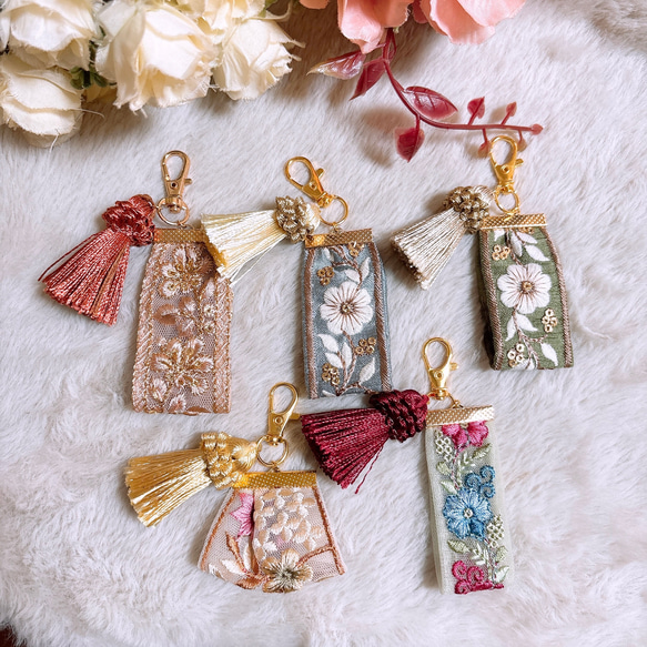 インド刺繍リボン キーホルダー タッセル キーリング チャーム NO キーリング あめめ 通販 19177715｜Creema(クリーマ)