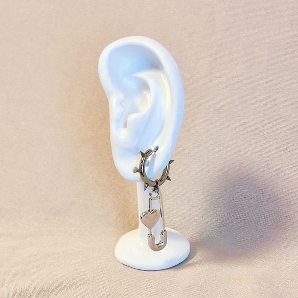スタッズフープ ハートピンピアス （片耳用） ピアス（フープ） onde sonore 通販 19181203｜Creema(クリーマ)