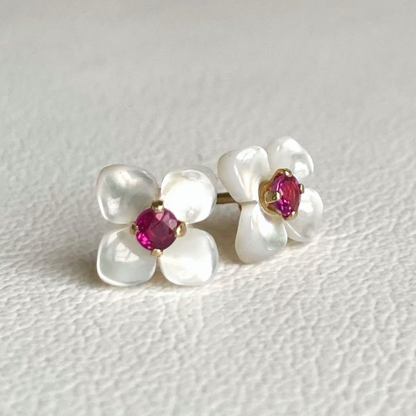 白蝶貝とルビーのピアス ピアス（スタッド・一粒） ラフェンテジュエリー 通販 19201893｜Creema(クリーマ)