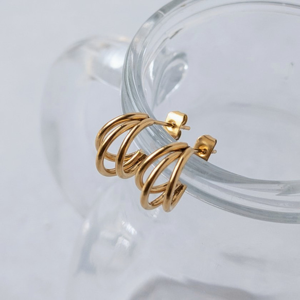 [サージカルステンレス]3連フープピアス ゴールド/金属アレルギー対応/トリプル/C型/つけっぱなし ピアス（フープ） rechouette ...