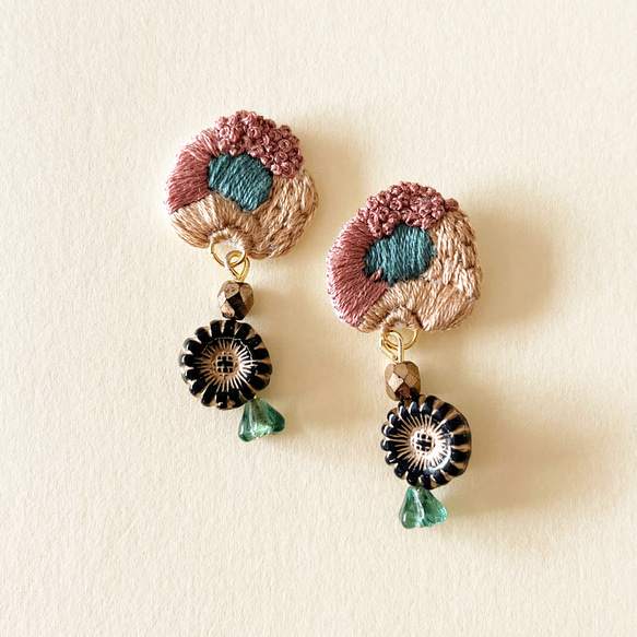 flower刺繍ピアス/イヤリング ピアス（スタッド・一粒） Sketch_Stitch 通販 19207480｜Creema(クリーマ)