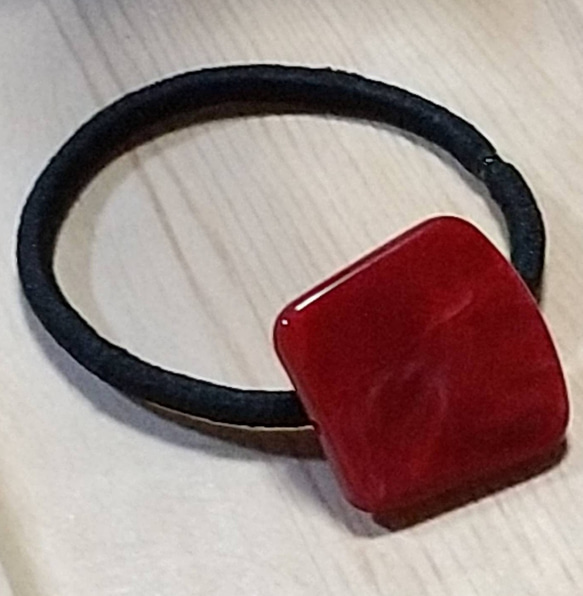 シンプルモダン☆レッドスクエアヘアアクセサリー ヘアゴム はーちゃん124 通販 19207899｜Creema(クリーマ)