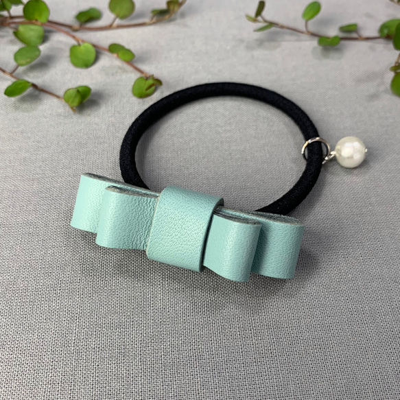 リボン 本革ヘアゴム アイスグリーン ヘアゴム Z-chan(じいちゃん) 通販 19209189｜Creema(クリーマ)
