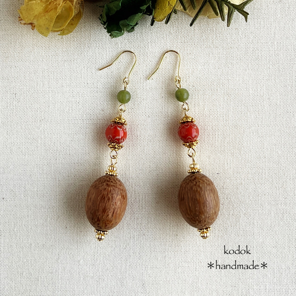 ココナッツビーズとシェブロンビーズのロングピアス/イヤリング ピアス（フック・チェーン） kodok★プロフ見てね★ 通販 19210290 ...