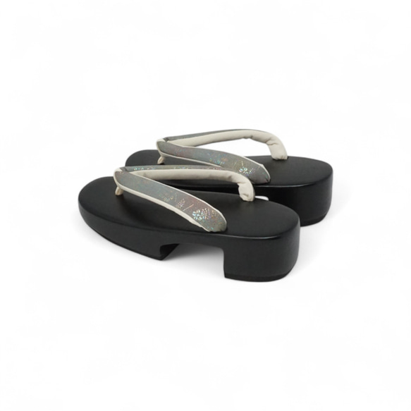 黒サバキ(捌き) 高右近下駄 梨地花緒 女性 浴衣 履匠しば田 通販 19210442｜Creema(クリーマ)