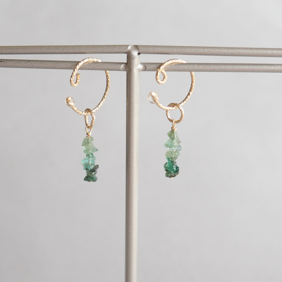 14kgf/5月誕生石 エメラルド 縦ライン チャーム 痛くない イヤリング ピアス 小さめ 上品 ギフト イヤリング・ノンホールピアス i.f(いふ) 通販 19210603｜Creema ...