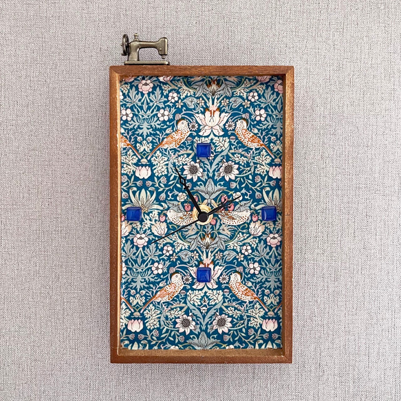 閉店セール【リバティプリント手作り時計】ミシン 掛け時計・置き時計 micola clock 通販 19210681｜Creema(クリーマ)