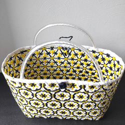 PPバンド かごバッグ 花まる編み 白×黄色×紺色 プラカゴ 花柄 六つ目華編み かごバッグ yiki 通販 19213357｜Creema ...