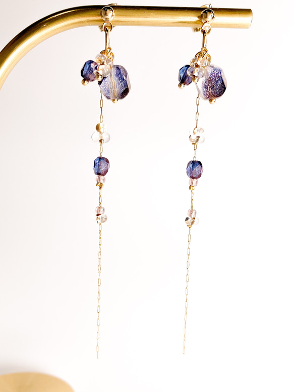 紫色ピアス｜青紫ビーズとすみれ色の透明感が揺れる大人可愛いイヤリング ピアス（スタッド・一粒） Vitrella/ヴィトレラ 通販 ...