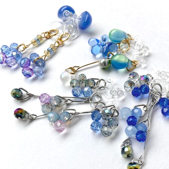 花のビーズの耳飾り ネモフィラのノンホールピアス イヤリング・ノンホールピアス のっこんりとうっど 通販 19257121｜Creema(クリーマ)