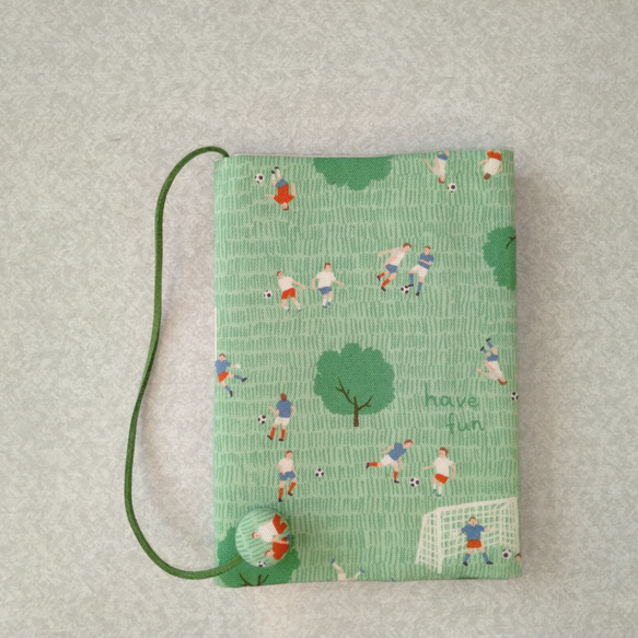 文庫本布のブックカバー（サッカー） ブックカバー nobukoggg 通販 19258038｜Creema(クリーマ)