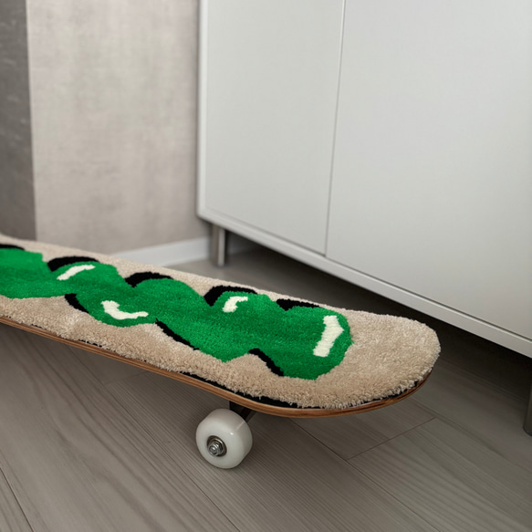 skate board rug "color spray"| スケートボード型オリジナルラグ（グリーン、オレンジ） カーペット・絨毯・ラグ ...
