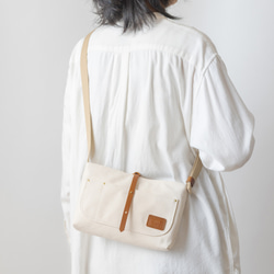 巾着帆布サコッシュ／フロントポケットがカーブver【生成り】 ショルダーバッグ satoka 通販 19290771｜Creema(クリーマ)
