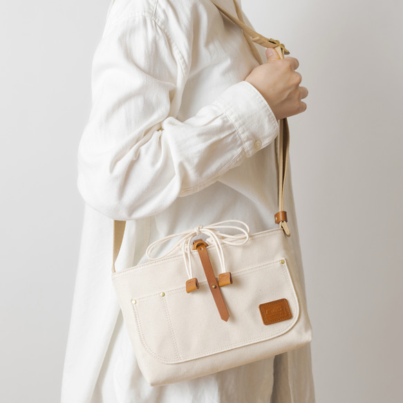 巾着帆布サコッシュ／フロントポケットがカーブver【生成り】 ショルダーバッグ satoka 通販 19290771｜Creema(クリーマ)