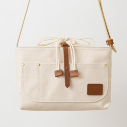巾着帆布サコッシュ／フロントポケットがカーブver【生成り】 ショルダーバッグ satoka 通販 19290771｜Creema(クリーマ)