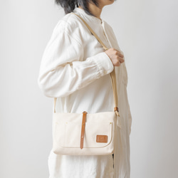巾着帆布サコッシュ／フロントポケットがカーブver【生成り】 ショルダーバッグ satoka 通販 19290771｜Creema(クリーマ)