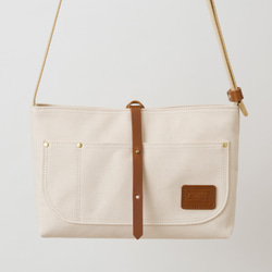 巾着帆布サコッシュ／フロントポケットがカーブver【生成り】 ショルダーバッグ satoka 通販 19290771｜Creema(クリーマ)