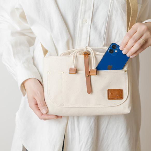 巾着帆布サコッシュ／フロントポケットがカーブver【生成り】 ショルダーバッグ satoka 通販 19290771｜Creema(クリーマ)