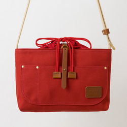 巾着帆布サコッシュ／フロントポケットがカーブver【レッド】 ショルダーバッグ satoka 通販 19290786｜Creema(クリーマ)