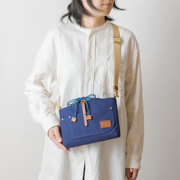 巾着帆布サコッシュ／フロントポケットがカーブver【ネイビー】 ショルダーバッグ satoka 通販 19290811｜Creema(クリーマ)
