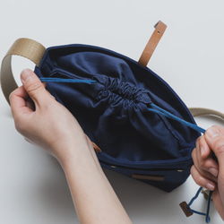 巾着帆布サコッシュ／フロントポケットがカーブver【ネイビー】 ショルダーバッグ satoka 通販 19290811｜Creema(クリーマ)