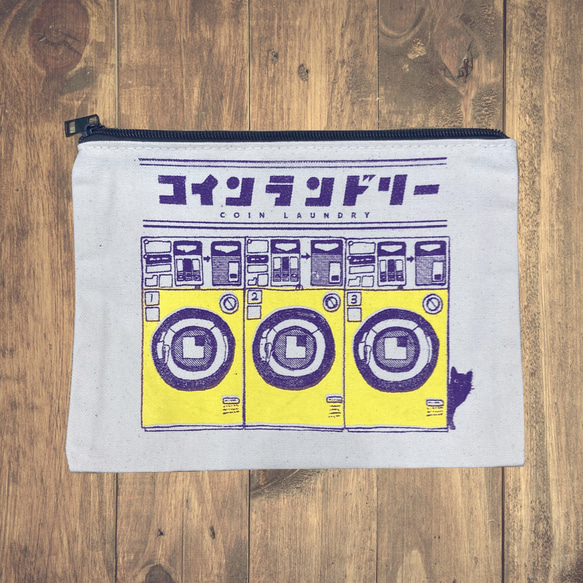 猫とコインランドリーのフラットポーチ ポーチ MAYU SUGIMOTO 通販 19299618｜Creema(クリーマ)
