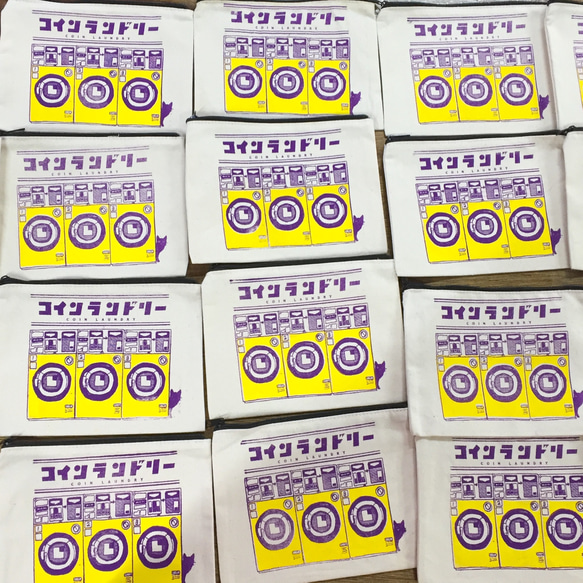 猫とコインランドリーのフラットポーチ ポーチ MAYU SUGIMOTO 通販 19299618｜Creema(クリーマ)