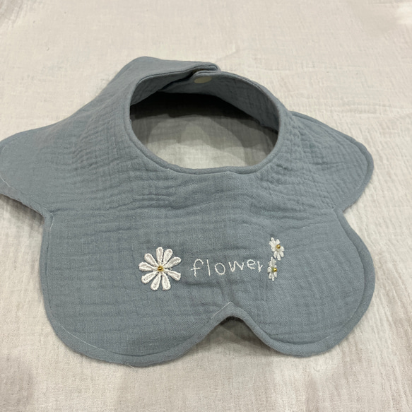 ハンドメイドスタイ 花びらスタイ スタイ・よだれかけ sss 通販 19300998｜Creema(クリーマ)