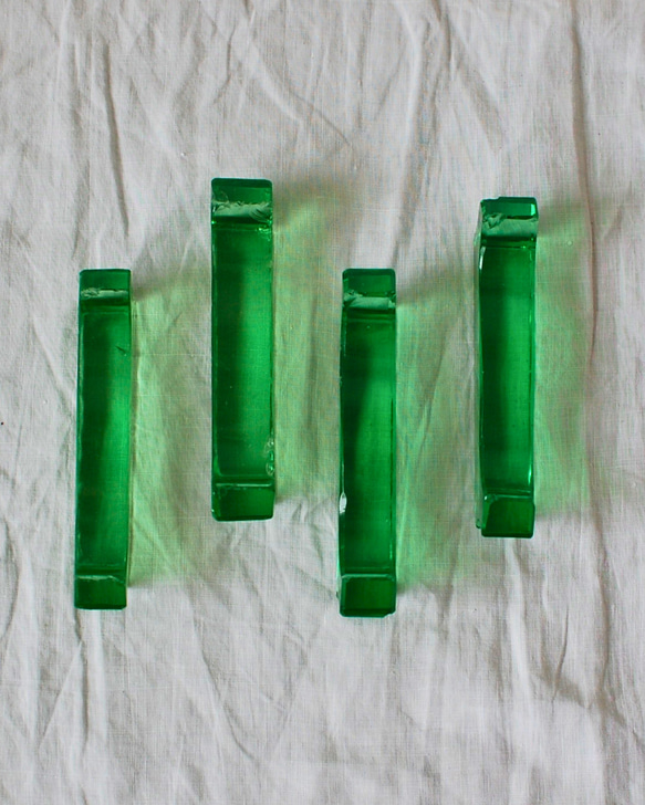 古いガラスの カトラリーレスト ナイフレスト ウランガラス 緑 欠けあり フランスヴィンテージ 箸・箸置き amibrocante 通販 ...