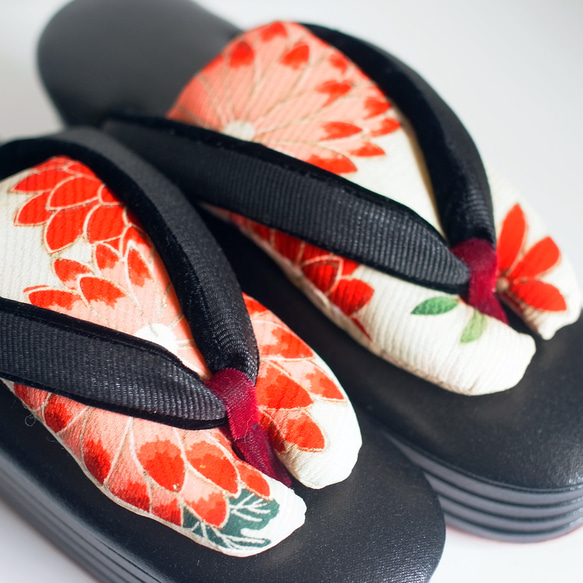 花緒キーパー 正絹 ダリア1 草履や下駄の鼻緒に 浴衣・着物を着る人へ贈り物 鼻緒キーパー 草履キーパー 草履収納 逸品 和装小物（帯・半襟 ...