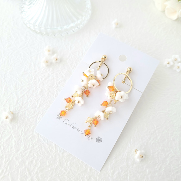 小花が揺れるイヤリング/ピアス(オレンジ×ゴールド) イヤリング・ノンホールピアス Couleur to Neige 通販 19303728 ...