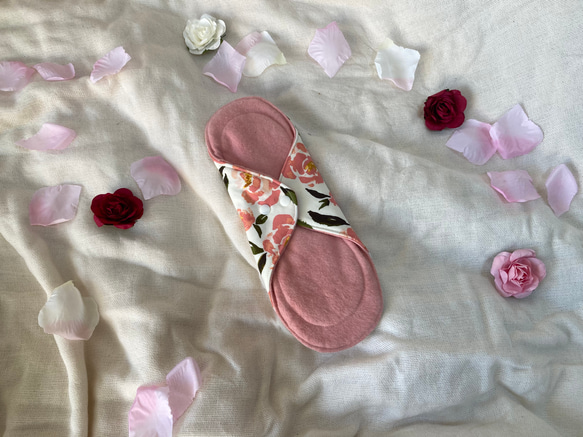 オーガニック茜染め布ナプキン 多い日・Lサイズ ミルクローズ柄 GOTS認証オーガニックネル 薬効染め その他ファッション雑貨 Psyche ...