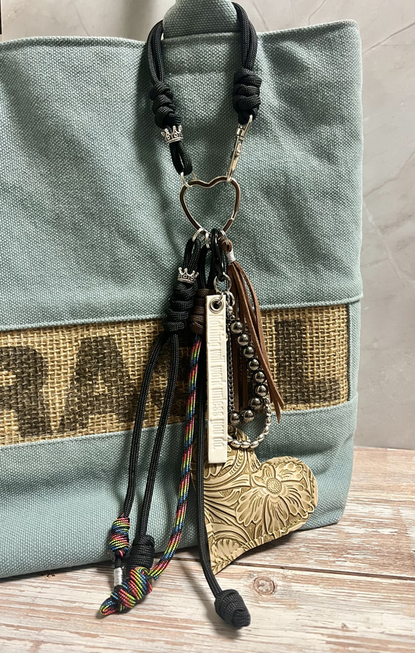 限定1 パラコードとレザー バッグチャーム じゃらじゃらバッグチャーム ハート バッグチャーム ONE 通販 19332213｜Creema ...