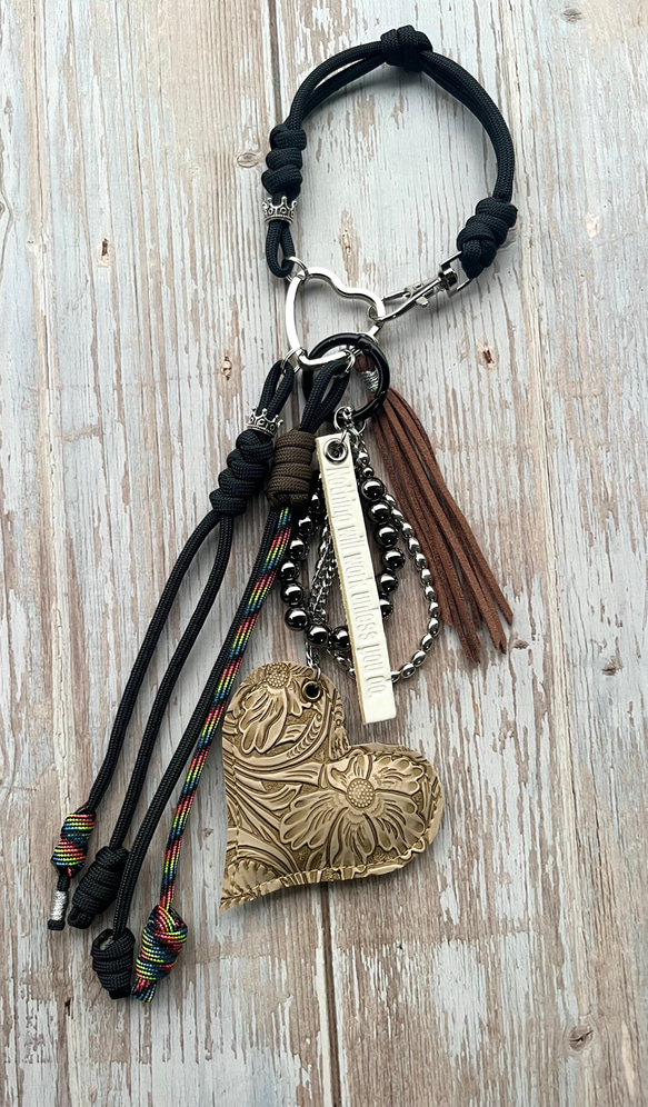 限定1 パラコードとレザー バッグチャーム じゃらじゃらバッグチャーム ハート バッグチャーム ONE 通販 19332213｜Creema ...