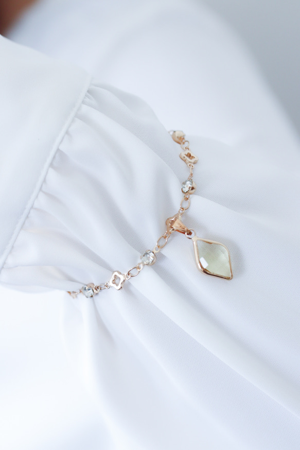 【365日企画】6/8誕生日カラー 『茉莉花（ジャスミン）』-月読の涙- ガラスアクセサリー イヤリング・ノンホールピアス さくるい ...