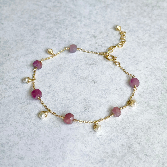 [14kgf ]揺れるパールとルビーのブレスレット｜Glow-04 ブレスレット Honoakari 通販 19348661｜Creema(クリーマ)
